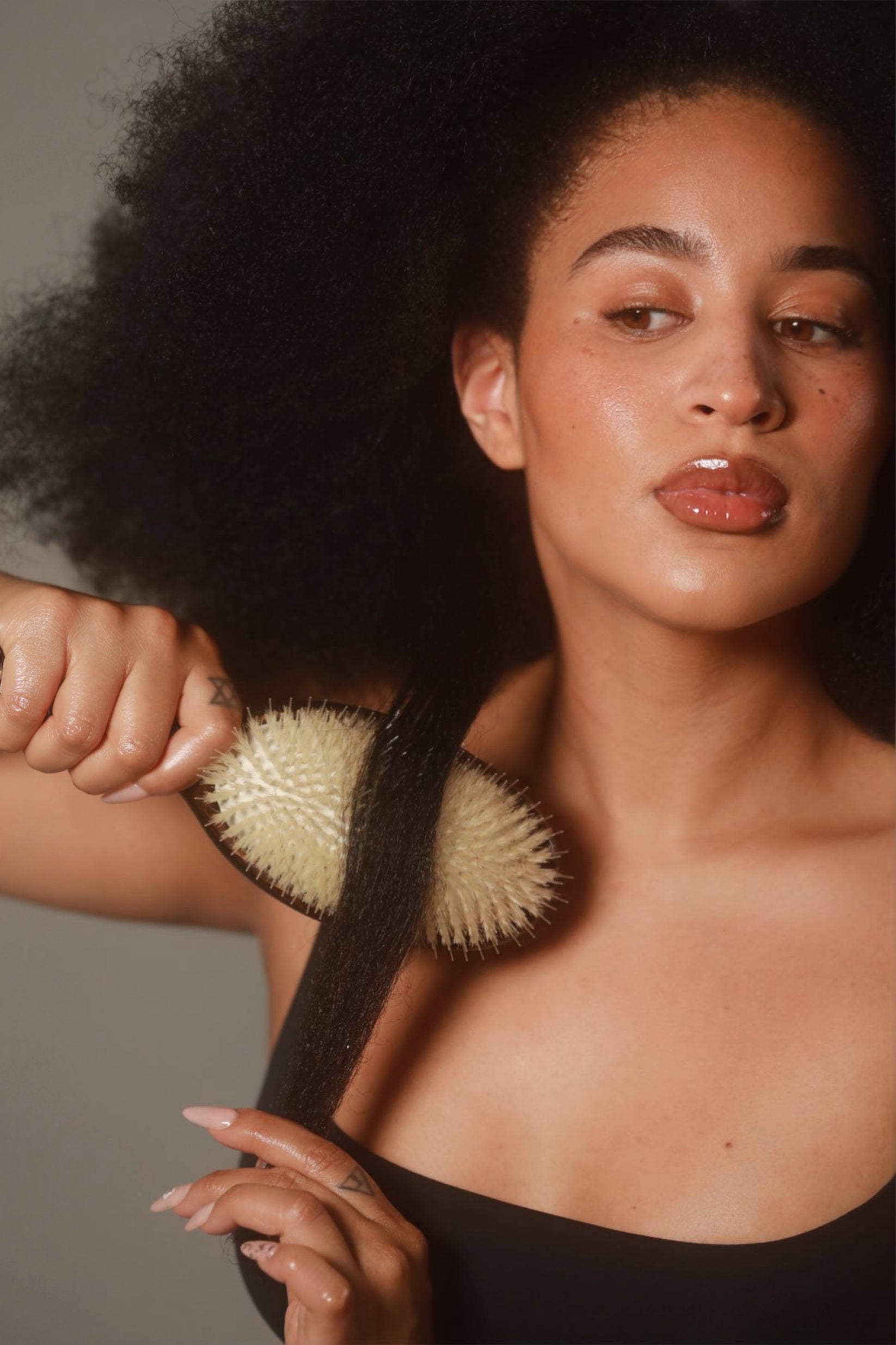 THE MERMAID BRUSH - ESSENTIAL BOAR BRISTLE BRUSH – BUR BUR